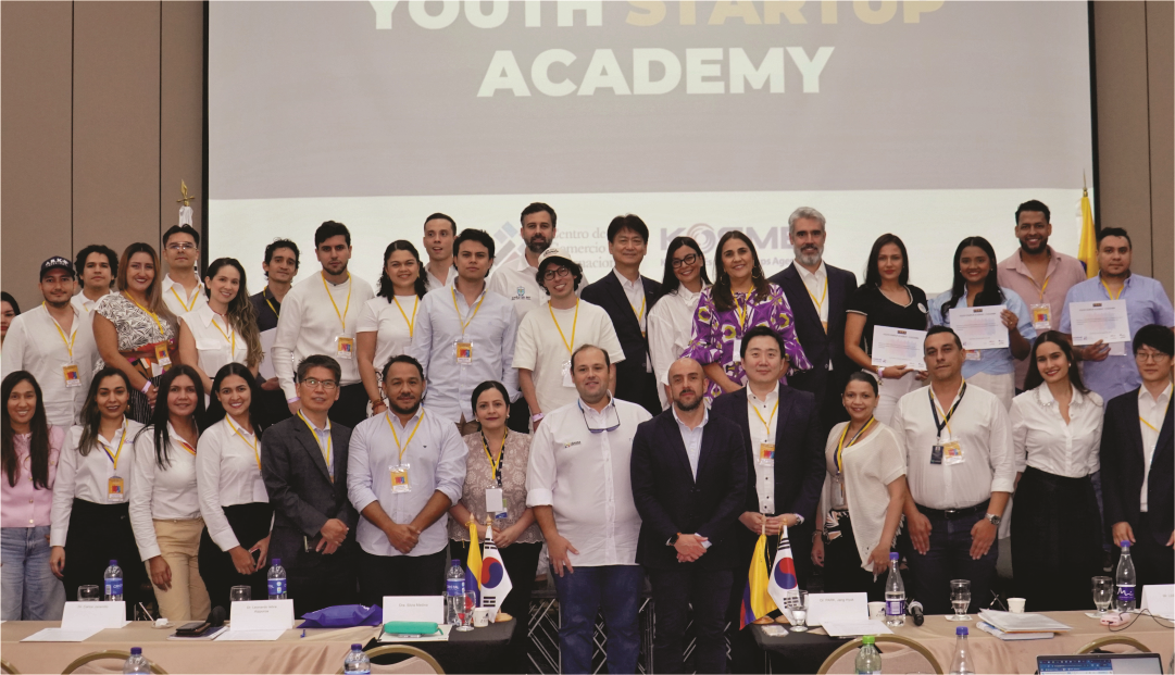 Youth Startup Academy Colombia: 12 emprendedores presentaron sus negocios al Centro de Comercio ...